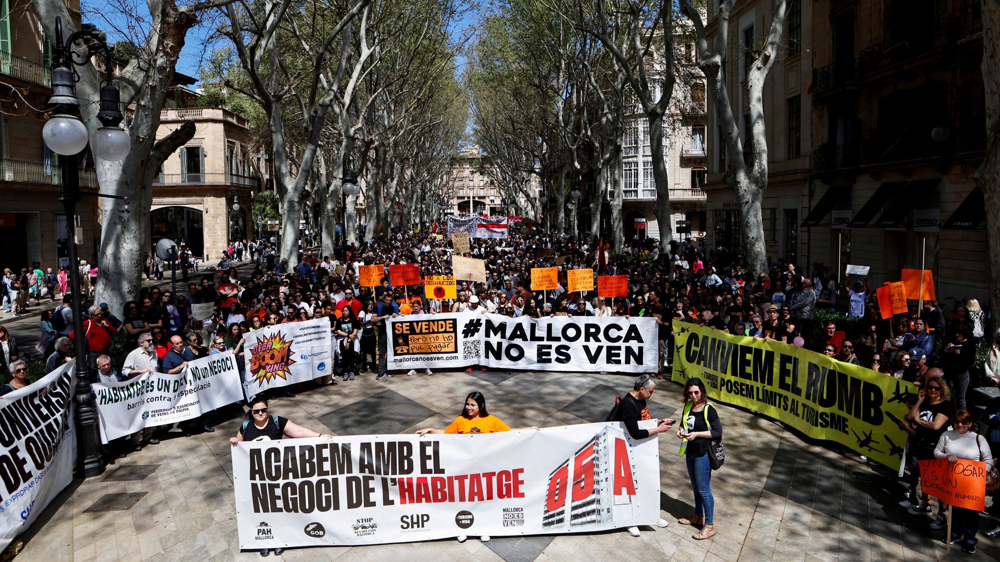 Spain protests: Hundreds of thousands march against housing crisis ...