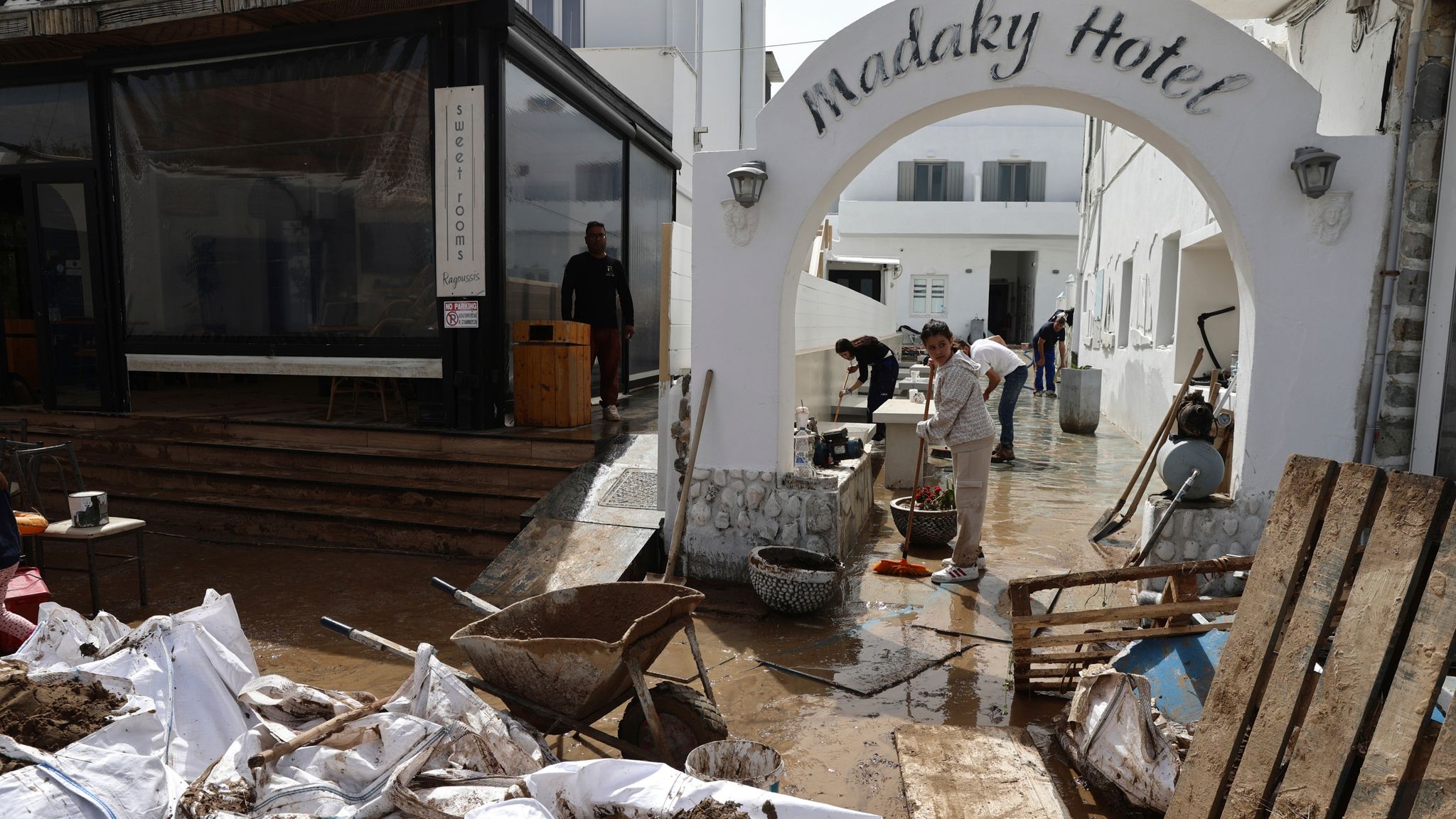 Powerful storm brings flooding to Greek islands Paros and Mykonos ...
