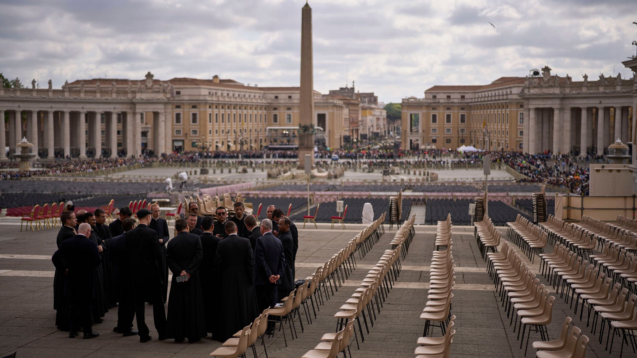 World leaders arrive for Pope's funeral as 250,000 mourners pay final ...
