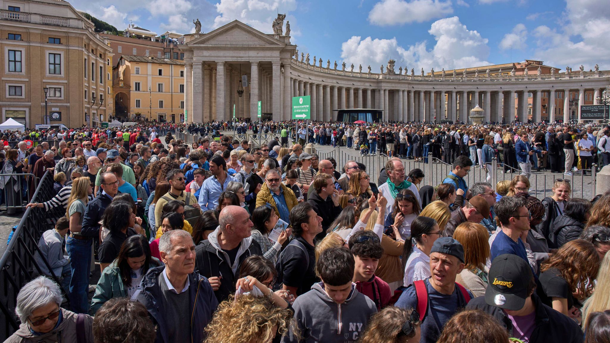 World leaders arrive for Pope's funeral as 250,000 mourners pay final ...