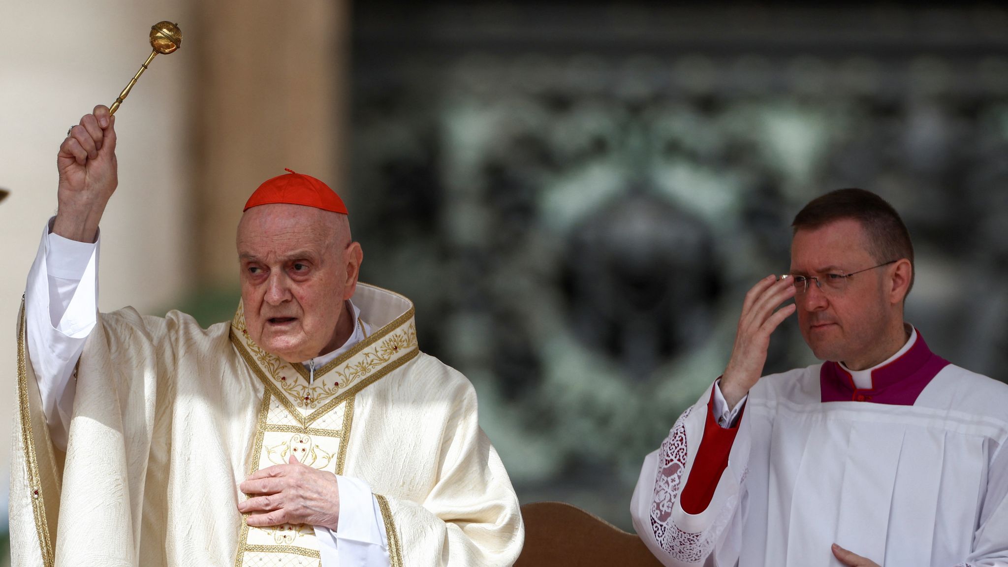 Pope blesses Easter crowds from popemobile in first significant ...