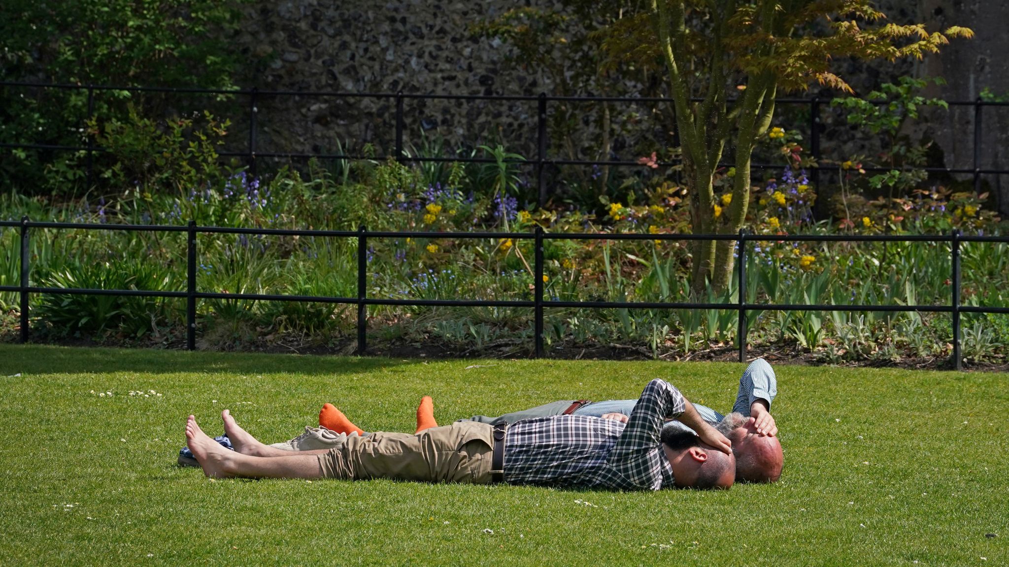 UK weather: Temperatures could climb to 29C in country-wide sunny spell ...