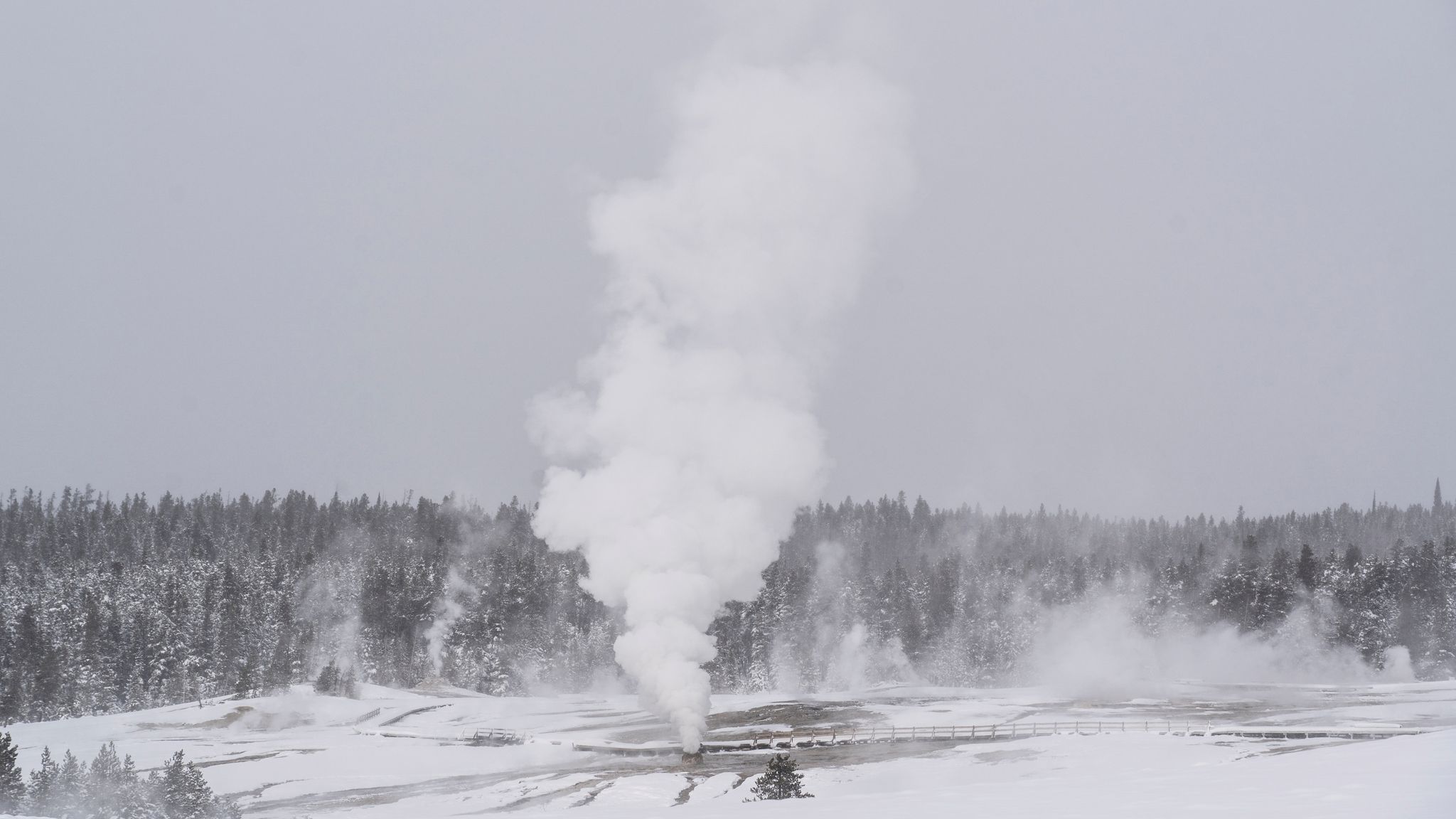 'Breathing' magma cap discovered less than 4km under Yellowstone ...