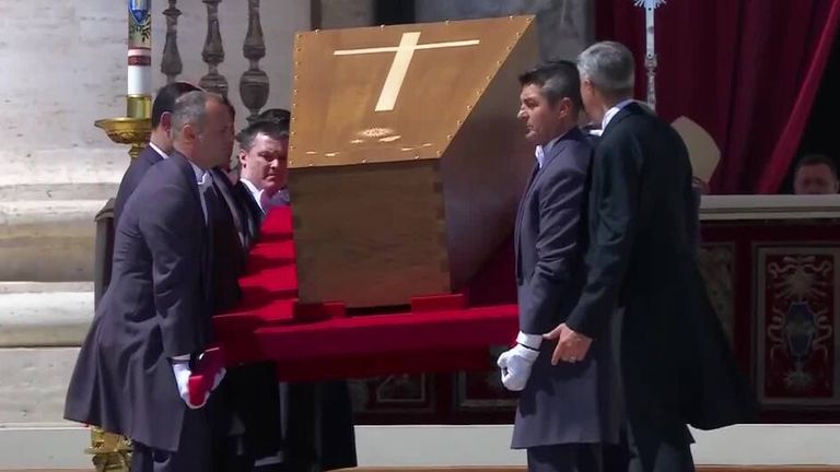 Pope Francis makes last public appearance for Easter blessing | World ...