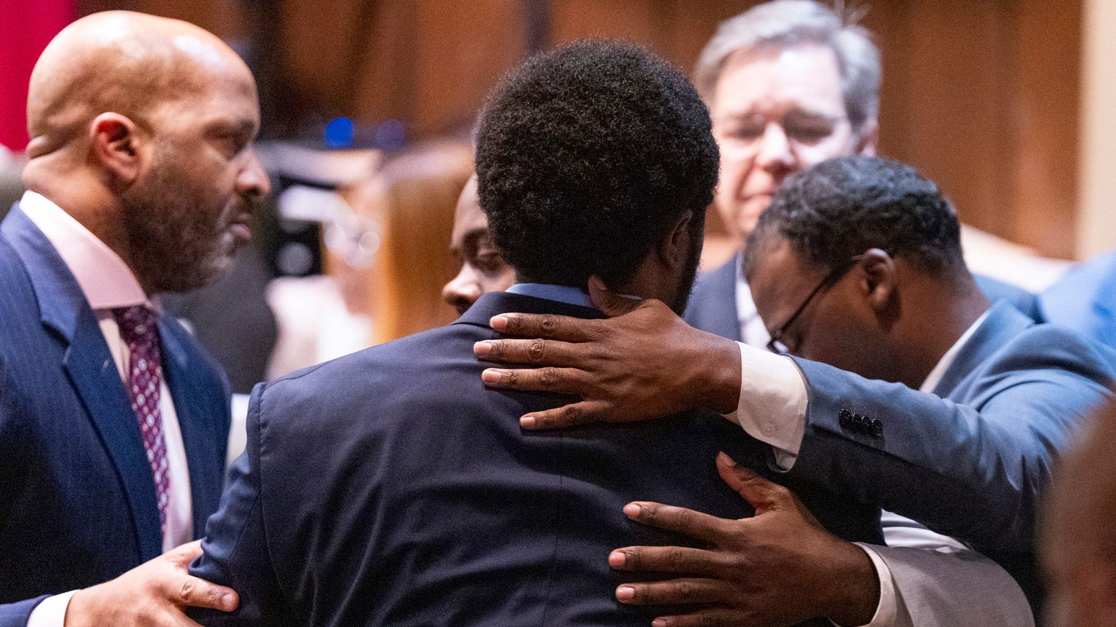 Tyre Nichols death: Ex-police officers found not guilty of murdering ...