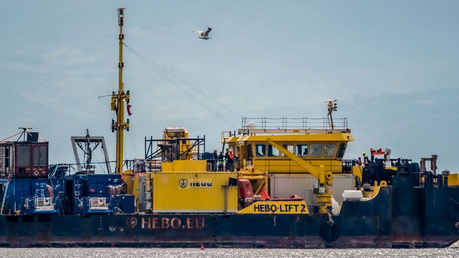 Recovery of sunken Bayesian superyacht begins off coast of Italy ...