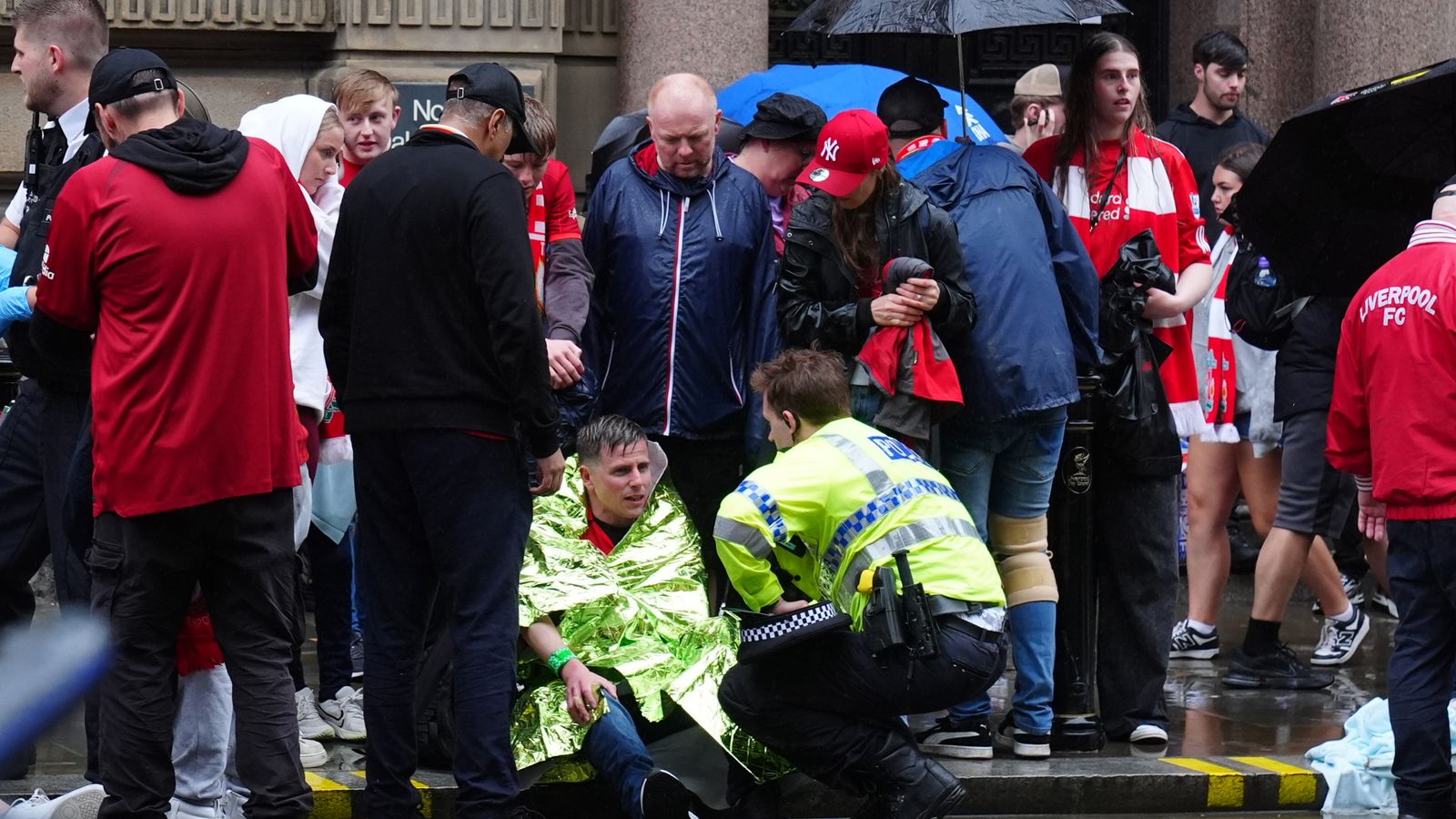 Liverpool FC trophy parade: Club issue statement and offer 'full ...