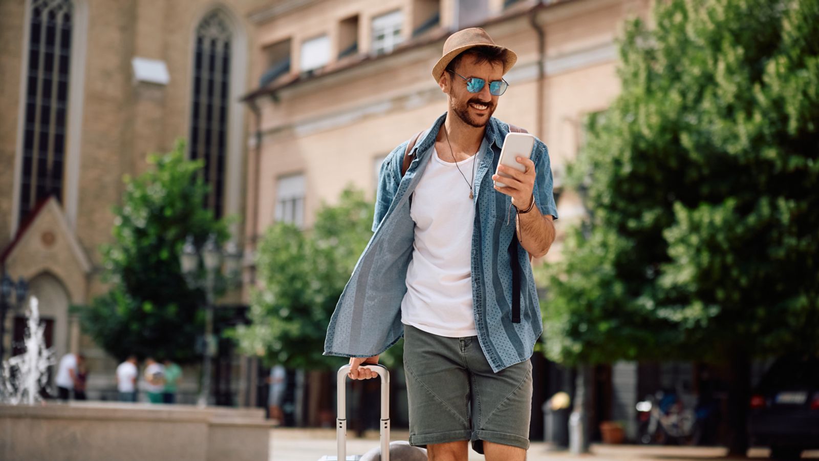 Holiday coming up? Here's how data roaming charges compare by network ...