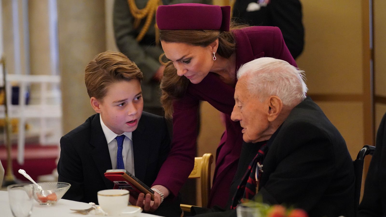 VE Day in pictures: The Royal Family, huge crowds, a military parade ...