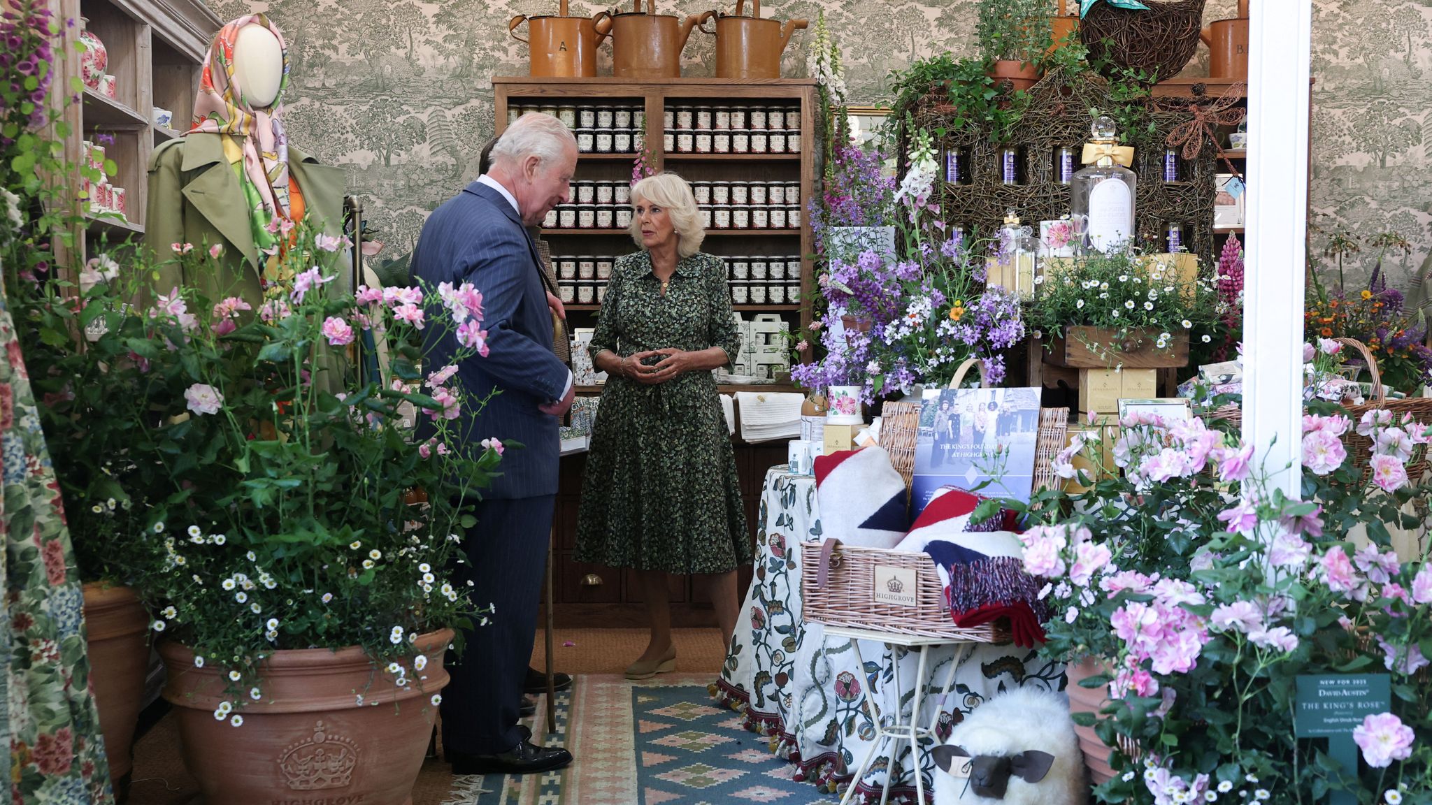 David Beckham meets King and Queen at Chelsea Flower Show | UK News ...