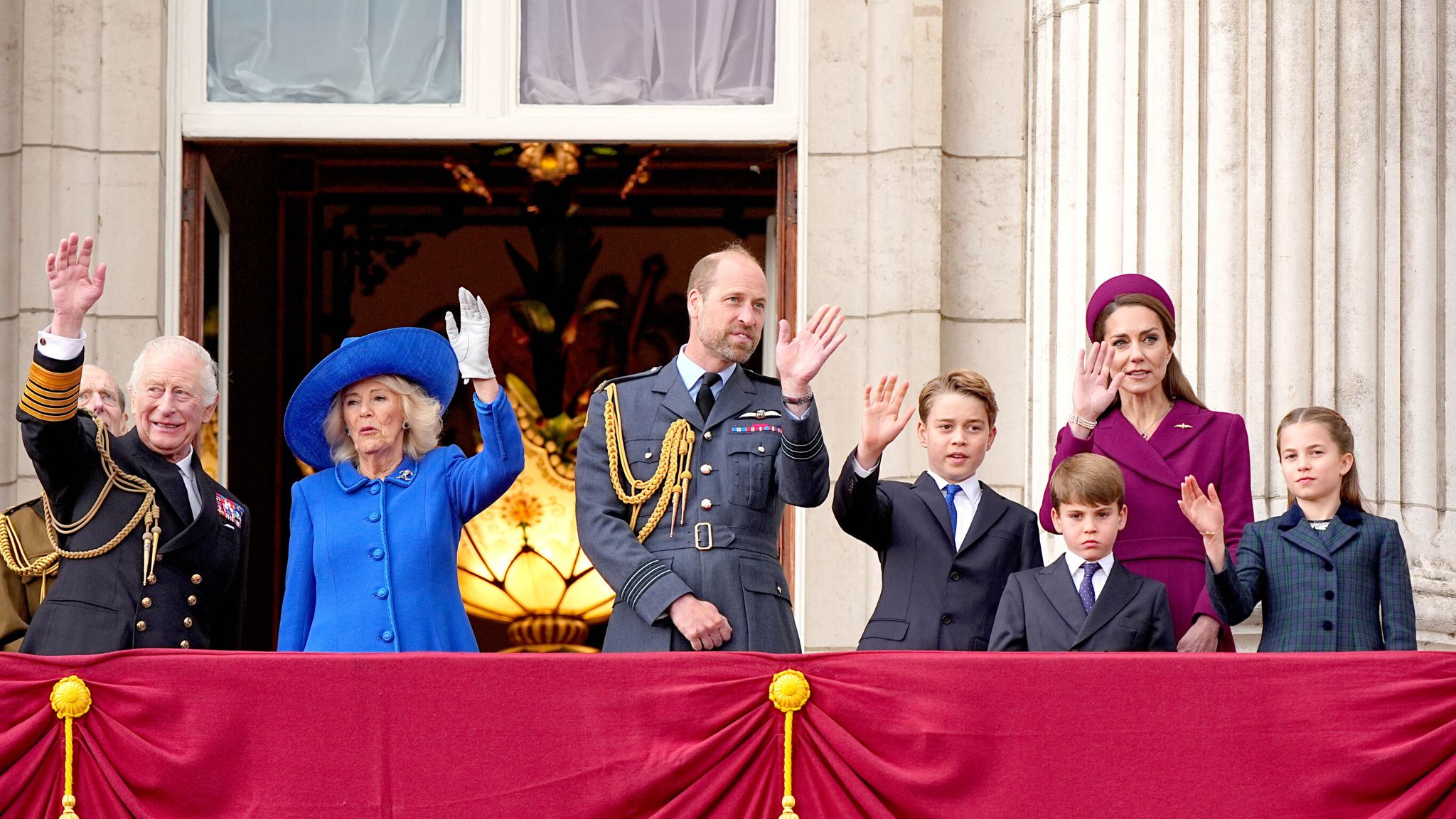 Royal Family watch flypast from Buckingham Palace to mark 80th ...