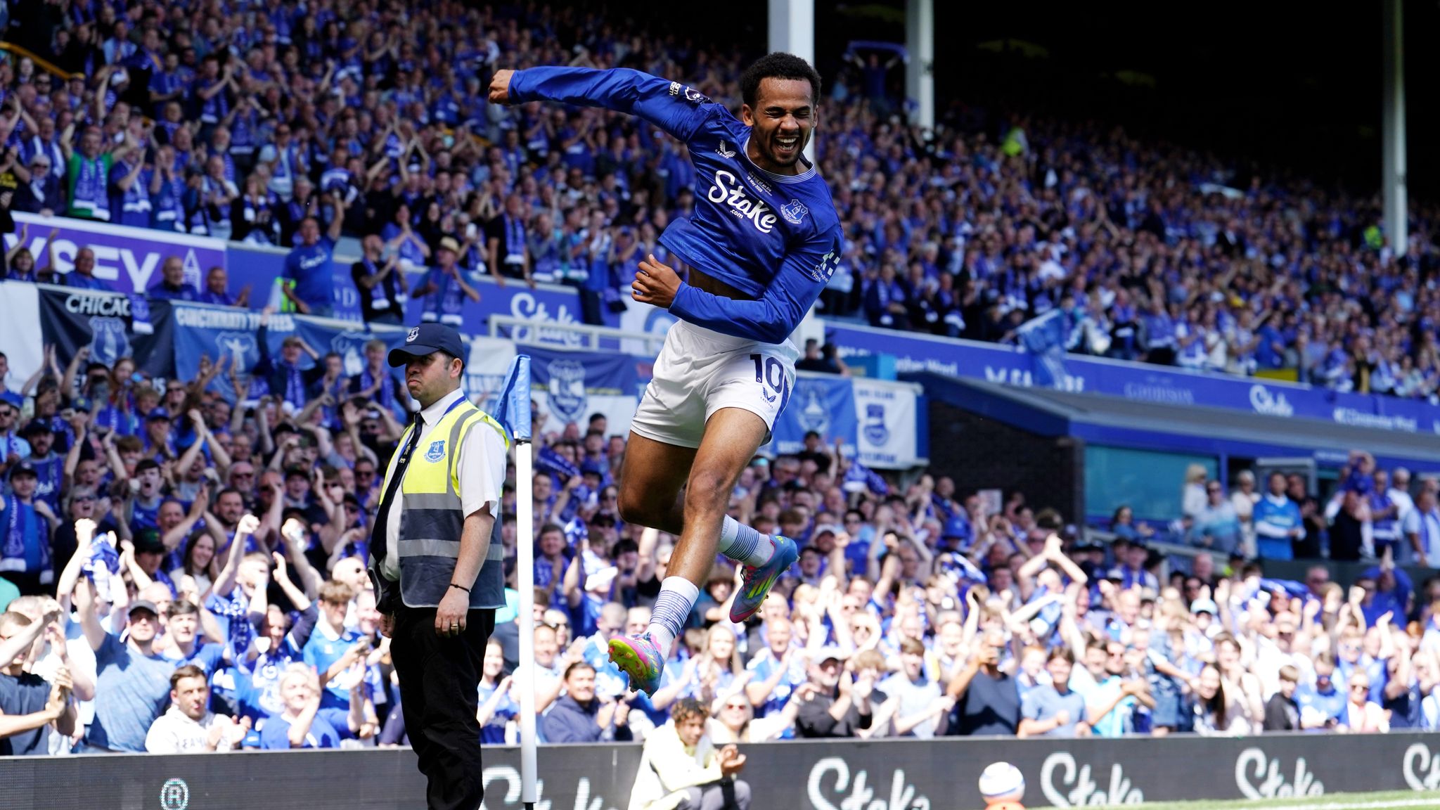 Everton bid farewell to Goodison Park in final men's game | UK News ...