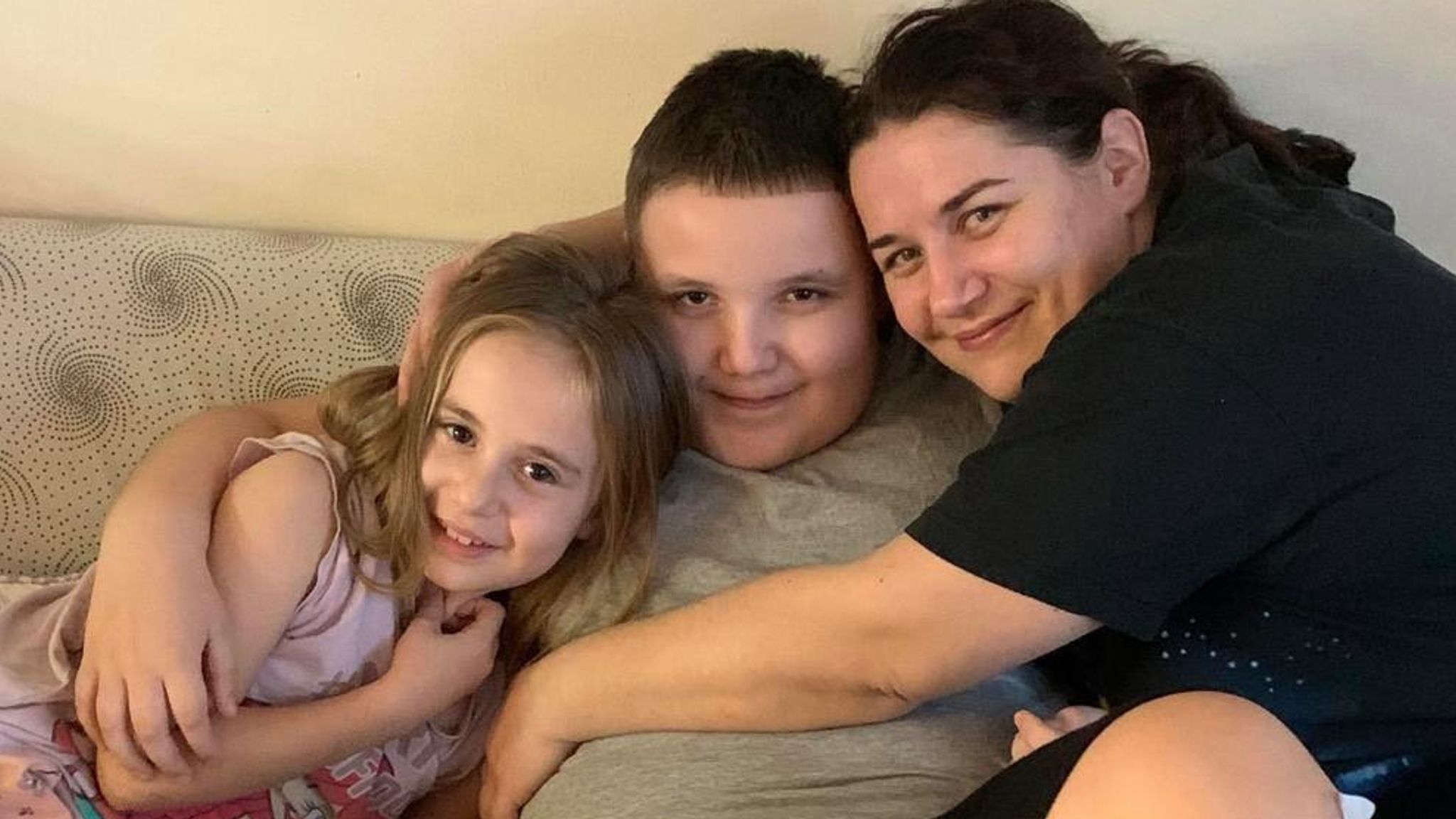 Teenager living in 'continuous pain' after Dr Yaser Jabbar carried out 'inappropriate ...