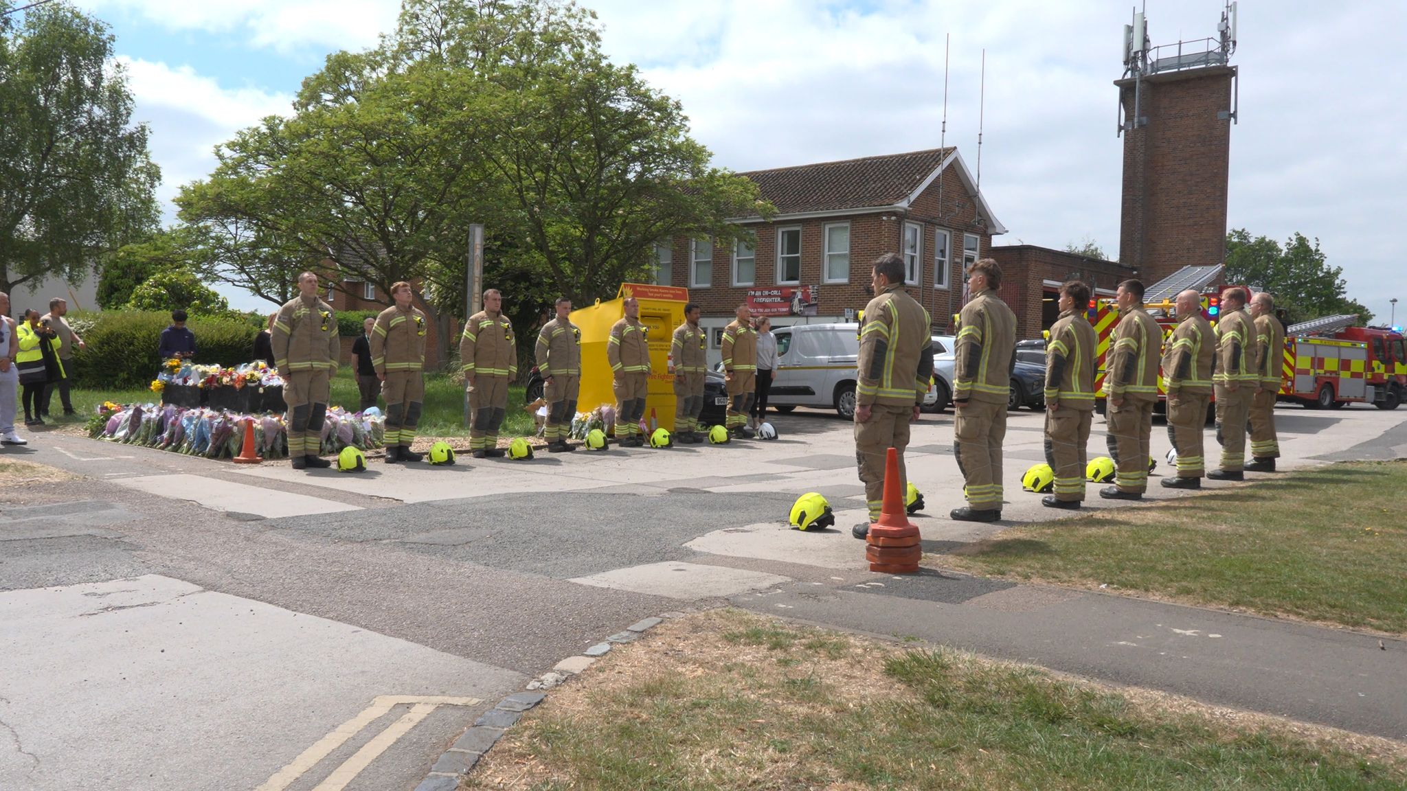 Jennie Logan: Family pay tribute to 'hero' firefighter killed in ...