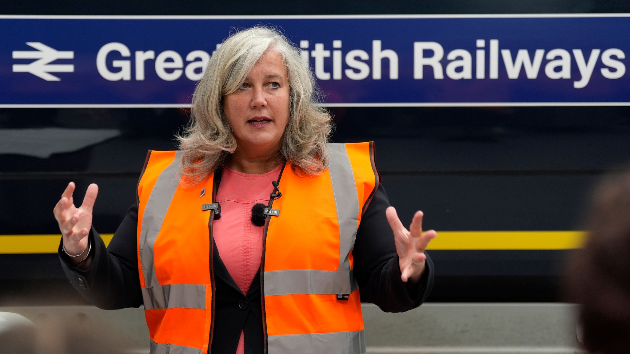 HS2 an 'appalling mess' and will be delayed again, transport secretary ...