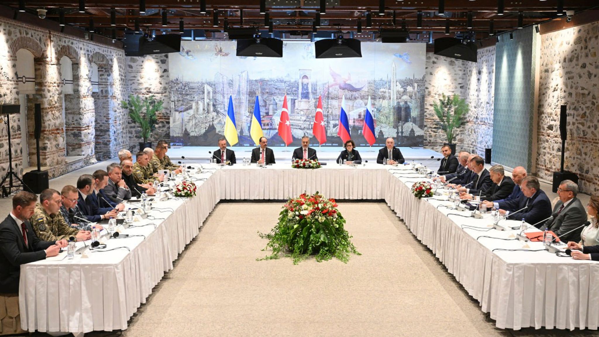 First Russia-Ukraine talks since 2022 agree POW swap - but last less ...