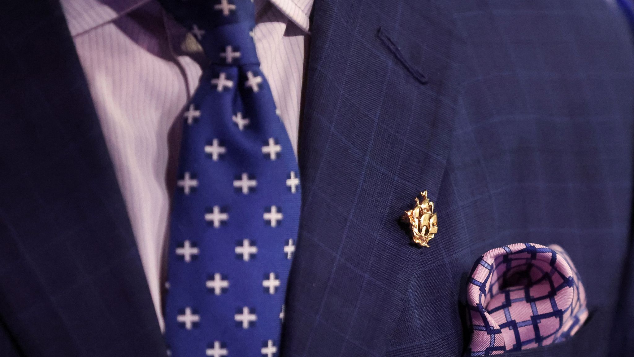 Rolls-Royce, Blue Peter badges and a mosaic from Zelenskyy: Buckingham ...