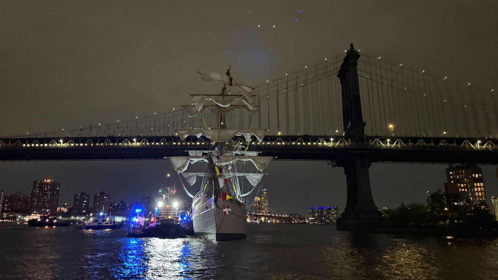 Mexican navy ship crashes into New York's Brooklyn Bridge - two dead and others injured | US ...