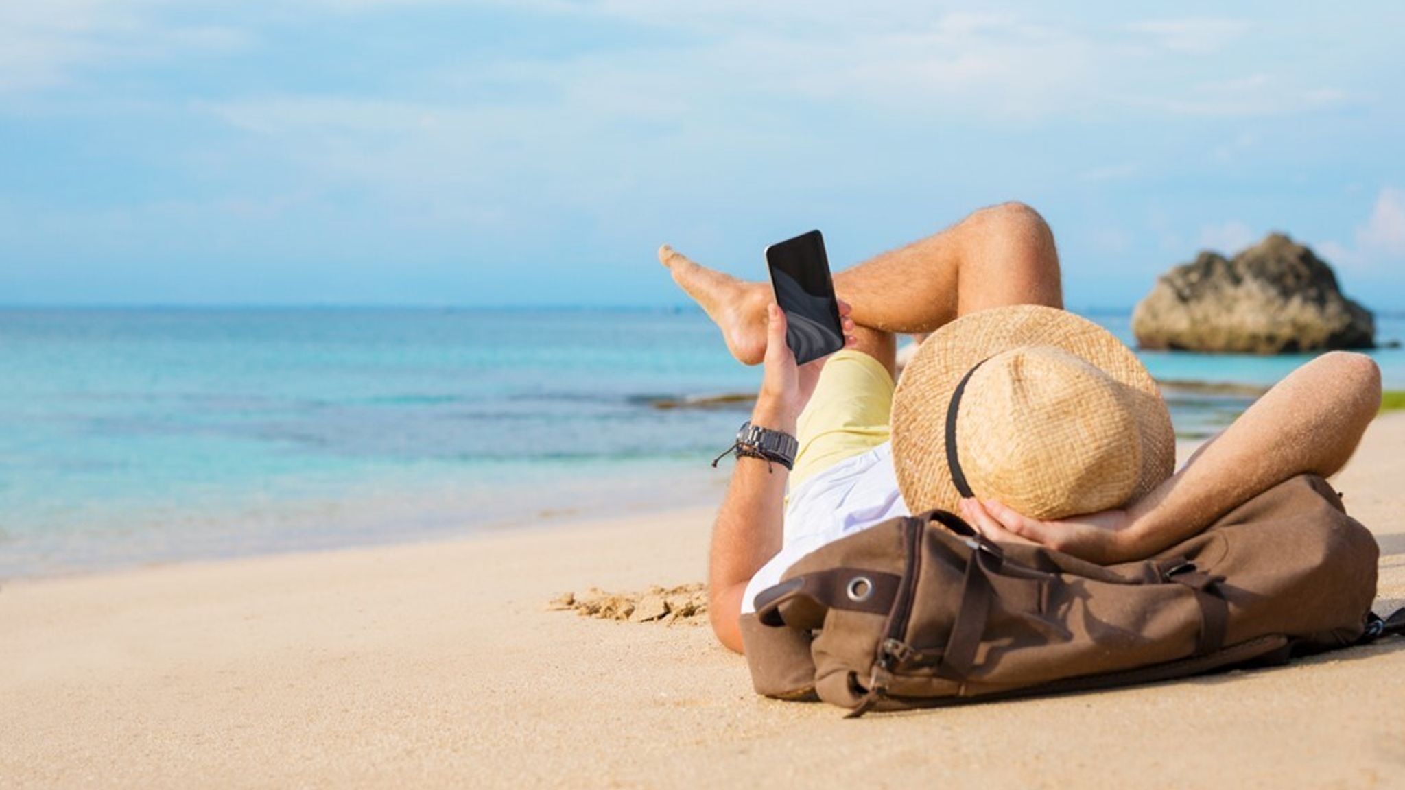 Holiday coming up? Here's how data roaming charges compare by network ...