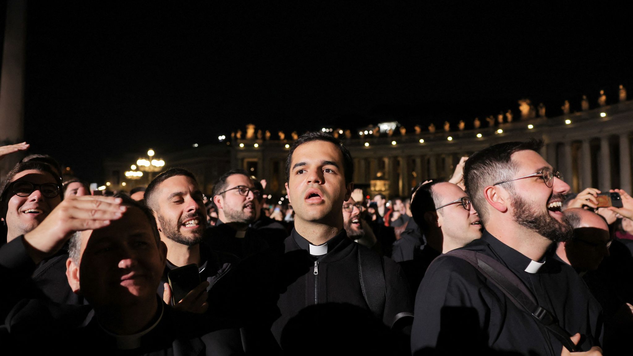Cardinals returning to conclave after first vote ends in black smoke ...