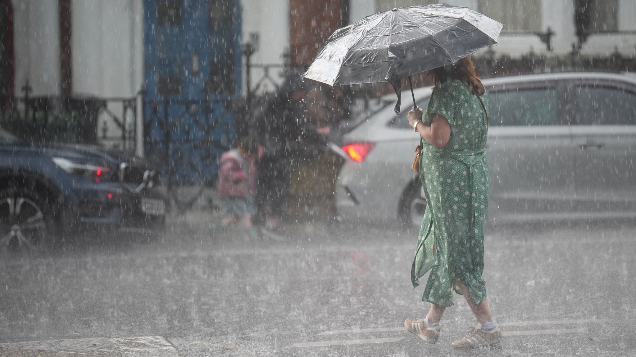 UK weather: Tornado and funnel cloud could hit parts of country, Met ...