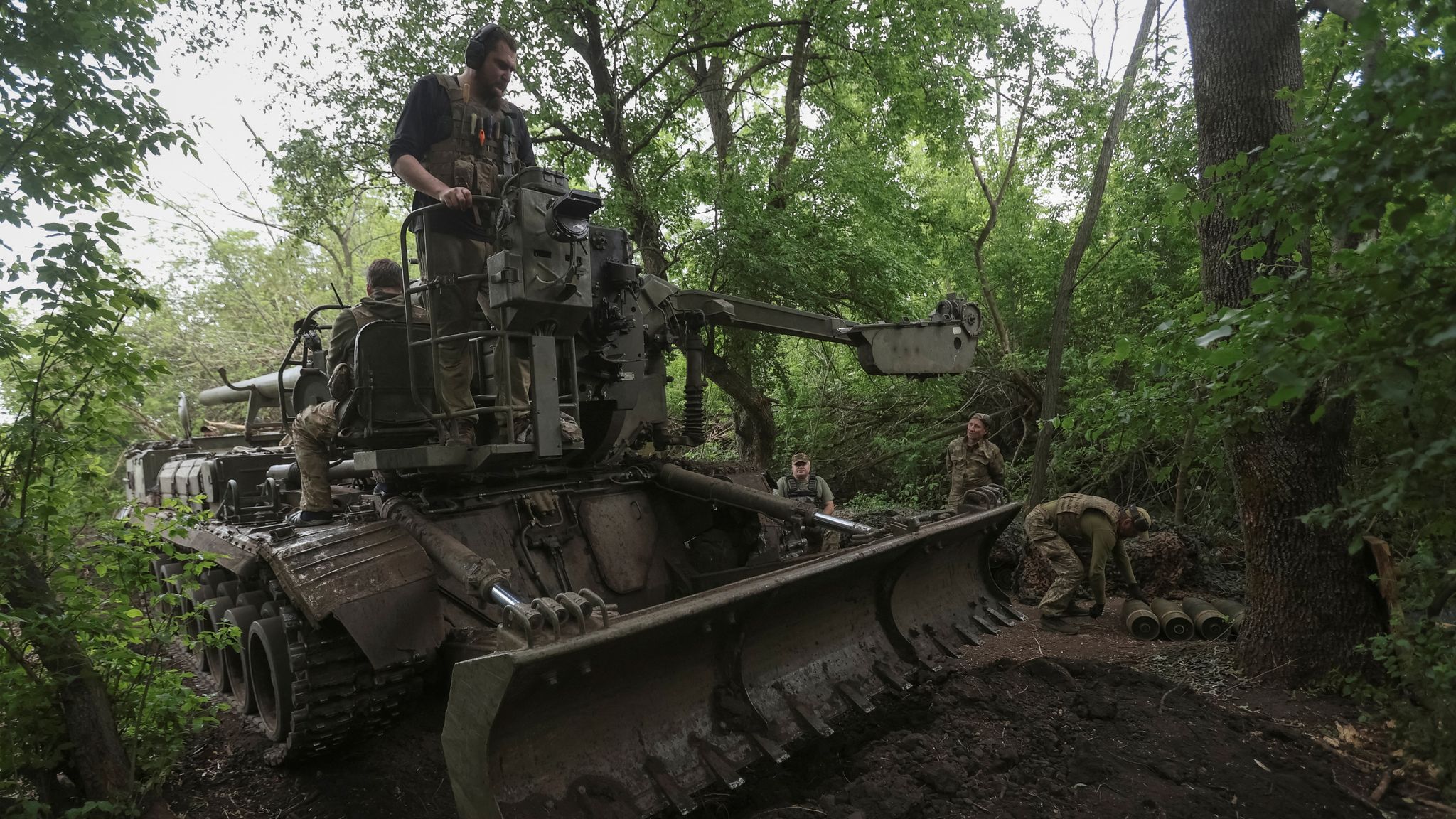 Girl, 9, killed in Russian missile attack - as Moscow continues advance on Ukrainian territory ...