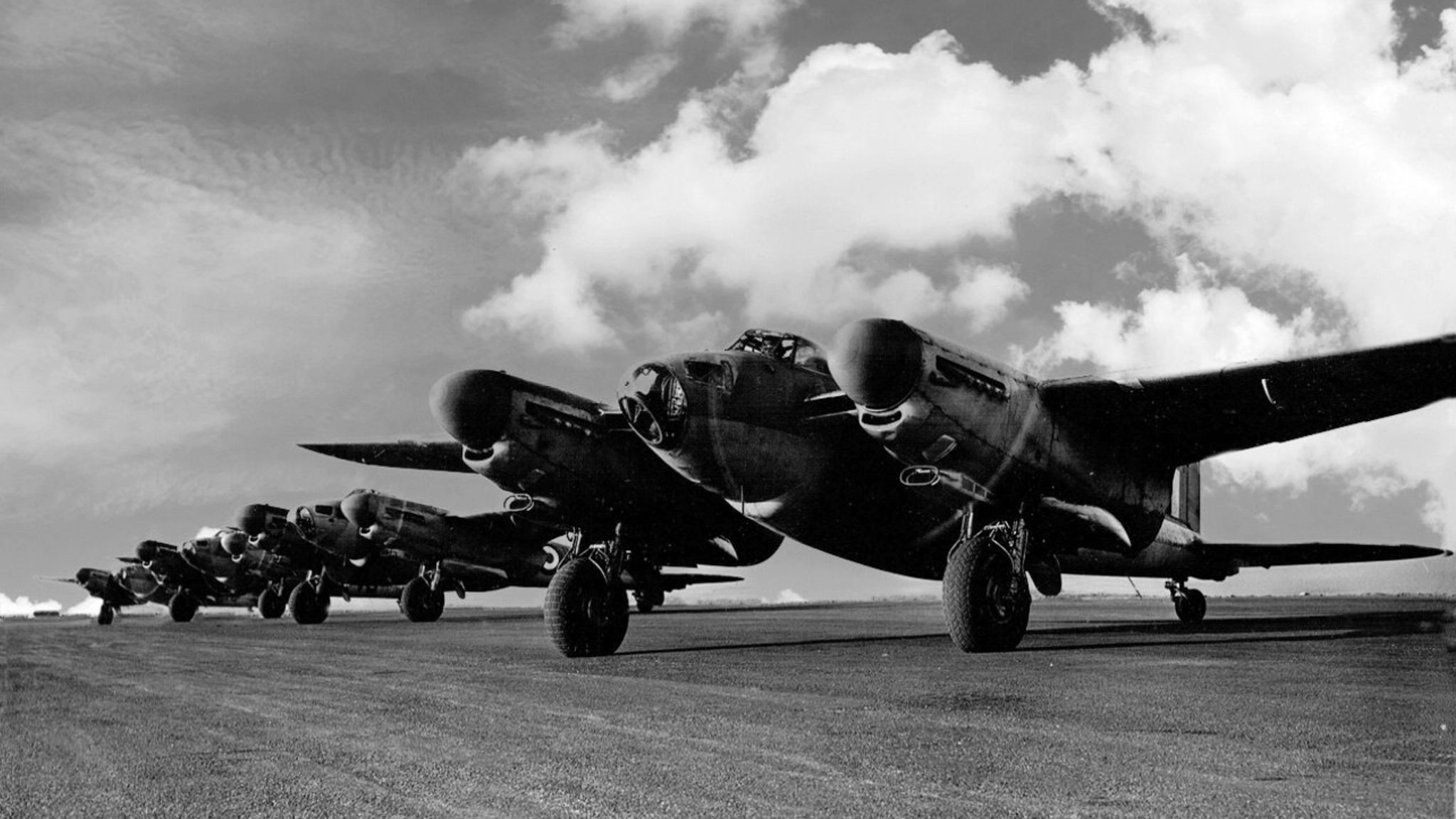 WWII Mosquito pilot who carried out 50 bombing raids across Germany ...