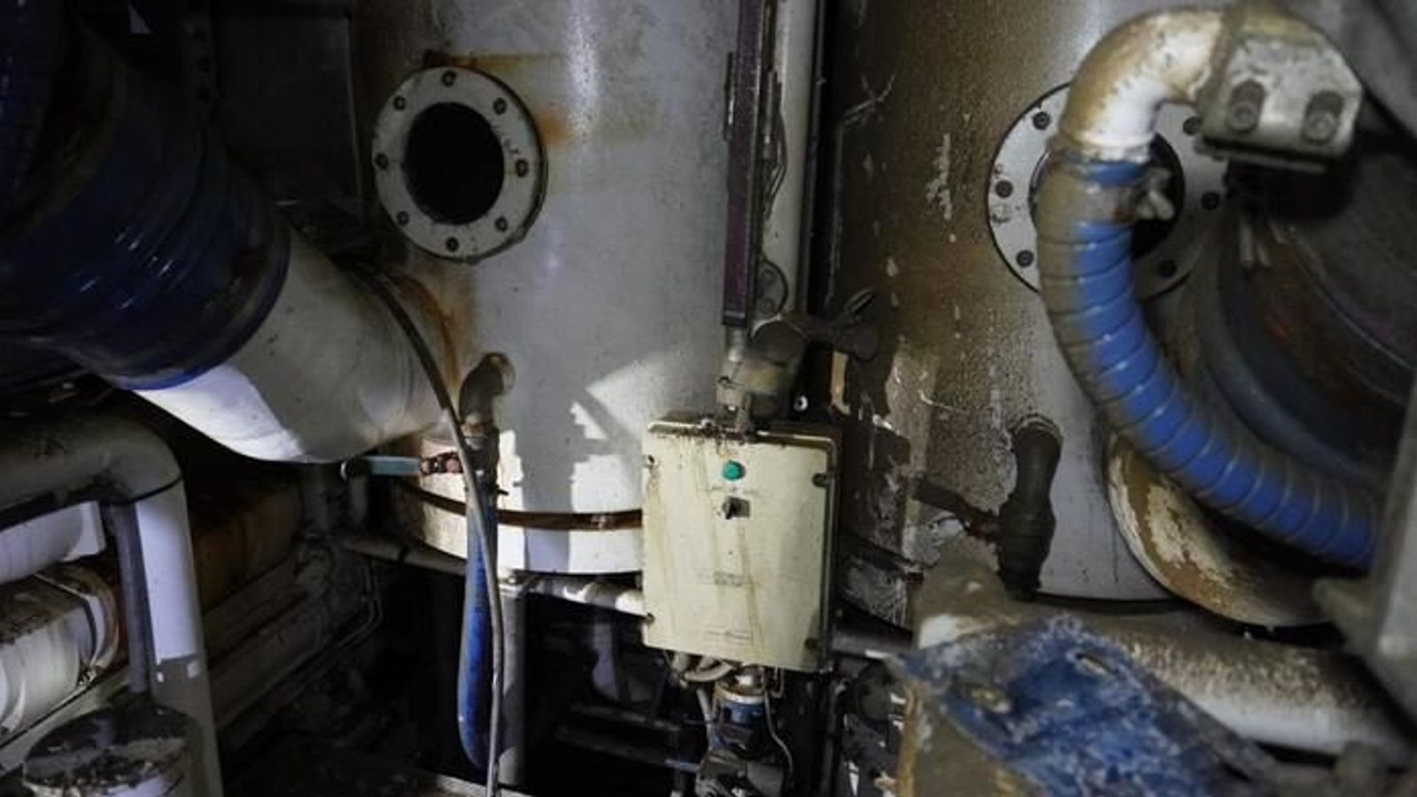 Pictures reveal inside of sunken Bayesian superyacht after it was ... Pictures reveal inside of sunken Bayesian superyacht after it was ...