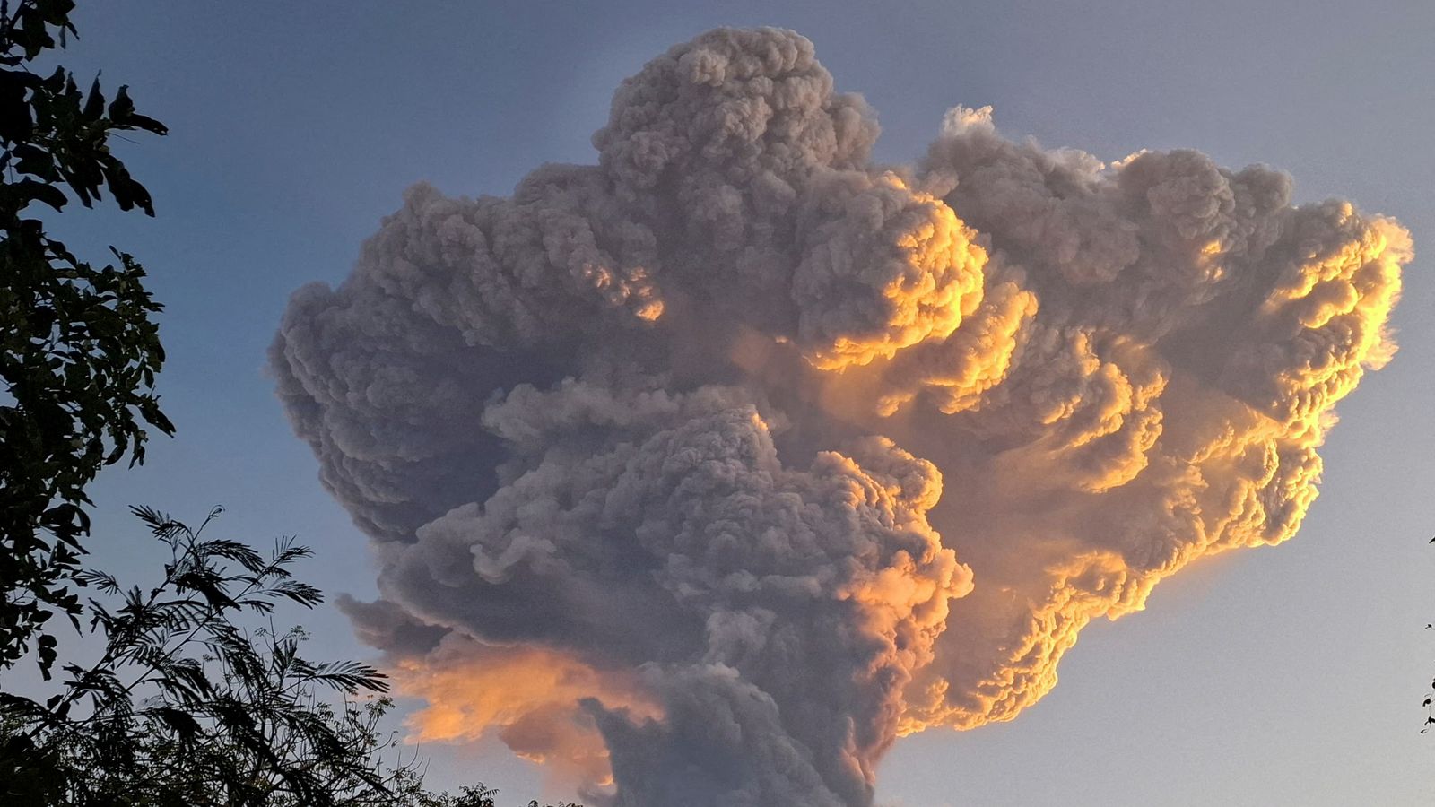 Flights cancelled in Indonesia after volcano eruption unleashes massive ...