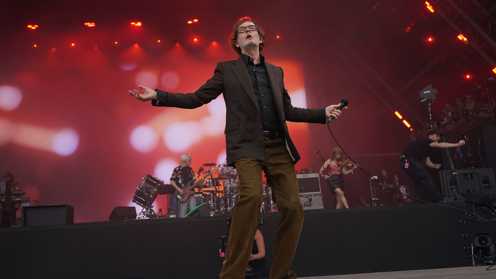 Pulp revealed as mystery Glastonbury band as they echo famous 1990s headline set | Ents & Arts ...