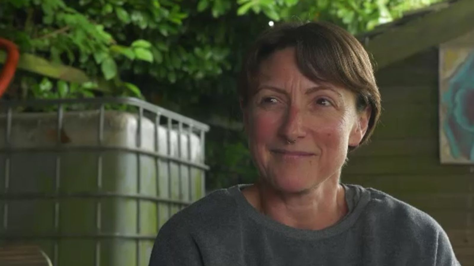 'I don't think Britain's working well': Mum pays £250 for son's tooth ...