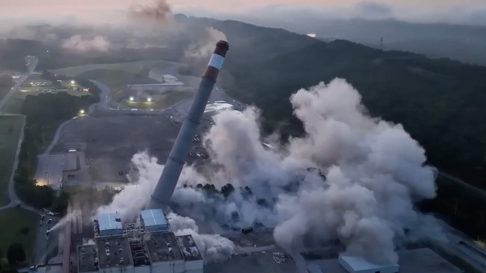 Tennessee power plant chimneys demolished in controlled blast | US News ...
