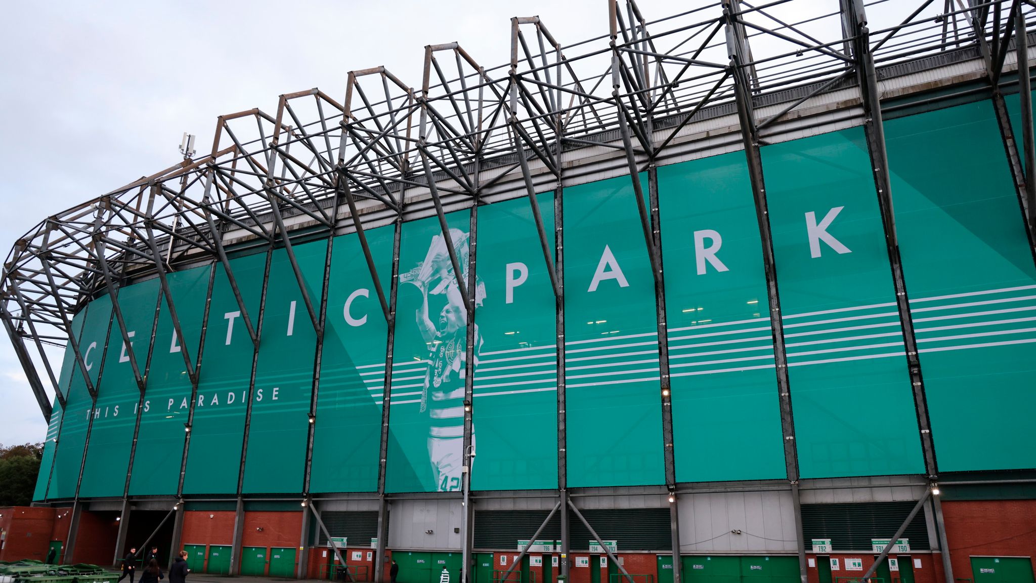 Snoop Dogg says he hopes to open burger van at Celtic Park | Ents ...