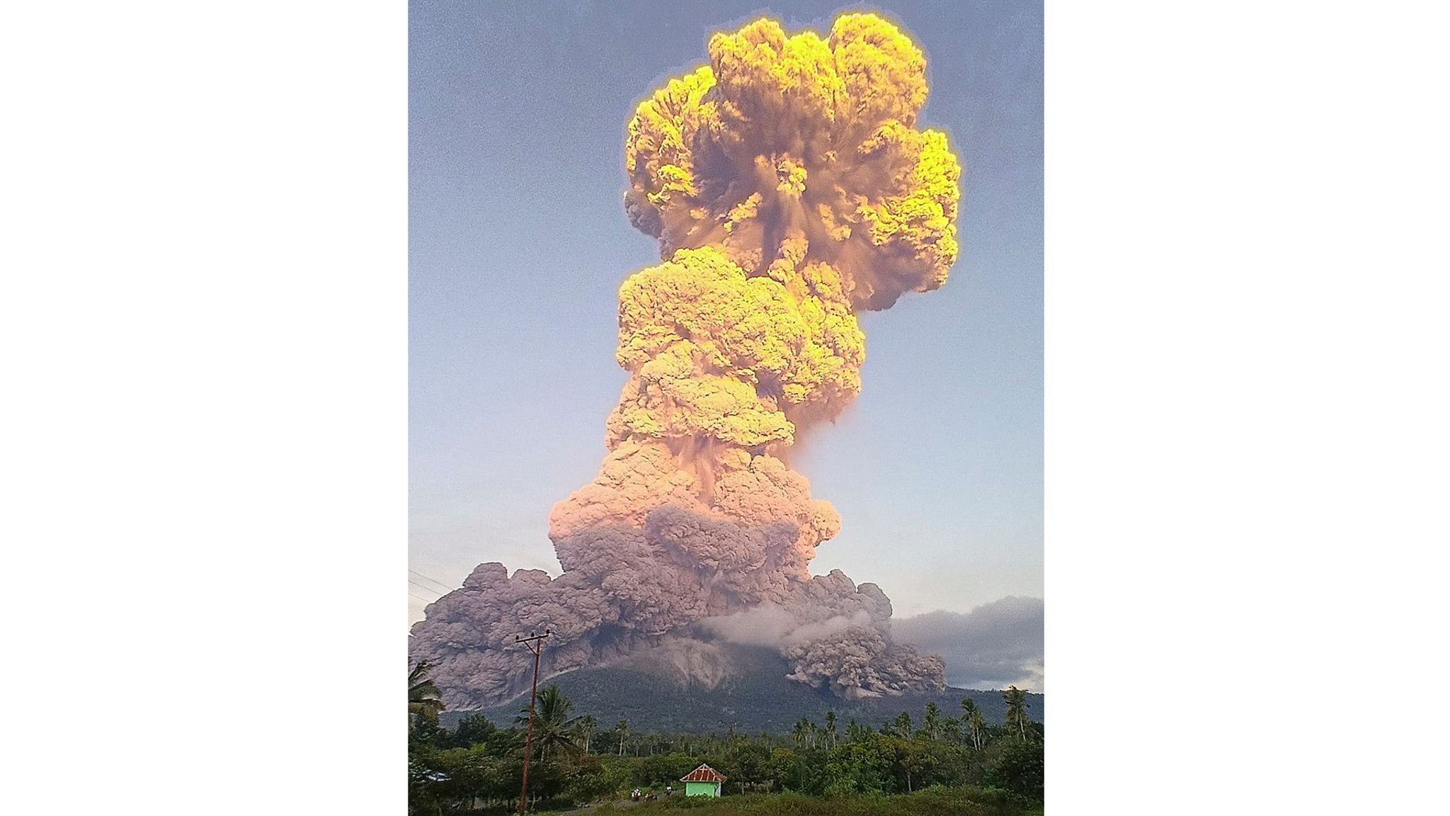Flights cancelled in Indonesia after volcano eruption unleashes massive ...