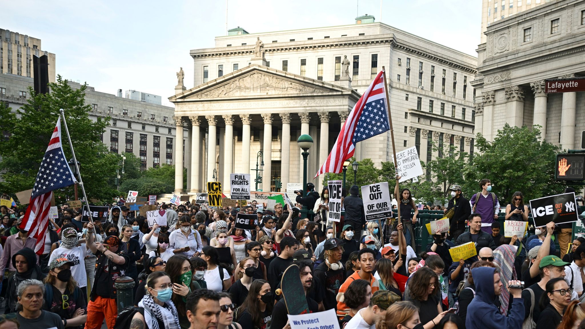 Los Angeles protests: Riot police enforce curfew as demonstrations ...