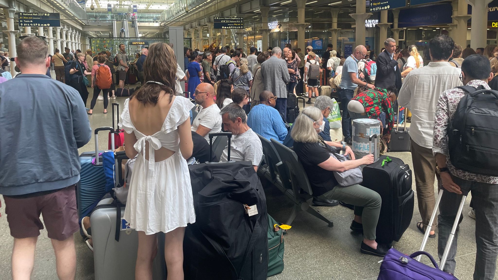 Thousands of Eurostar passengers facing cancellations and severe delays after cable theft | UK ...