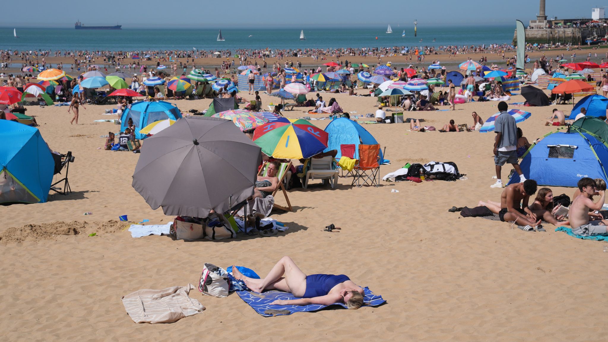 UK weather: Up to 40mm of rain could fall in two hours amid ...