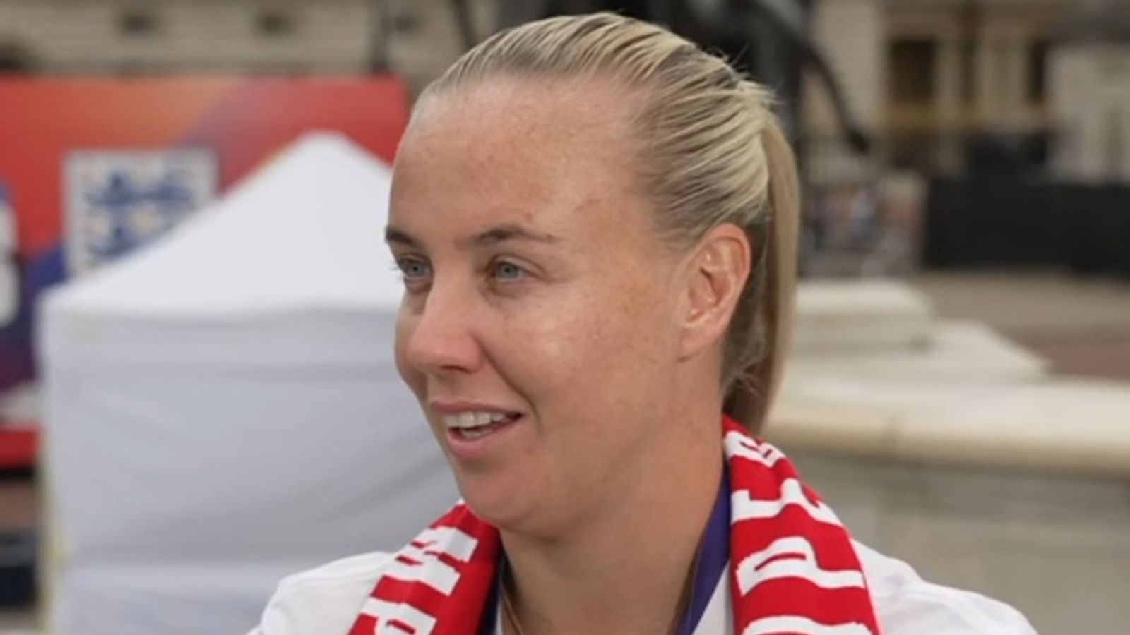 'I could feel myself getting emotional' says Beth Mead | News UK Video ...