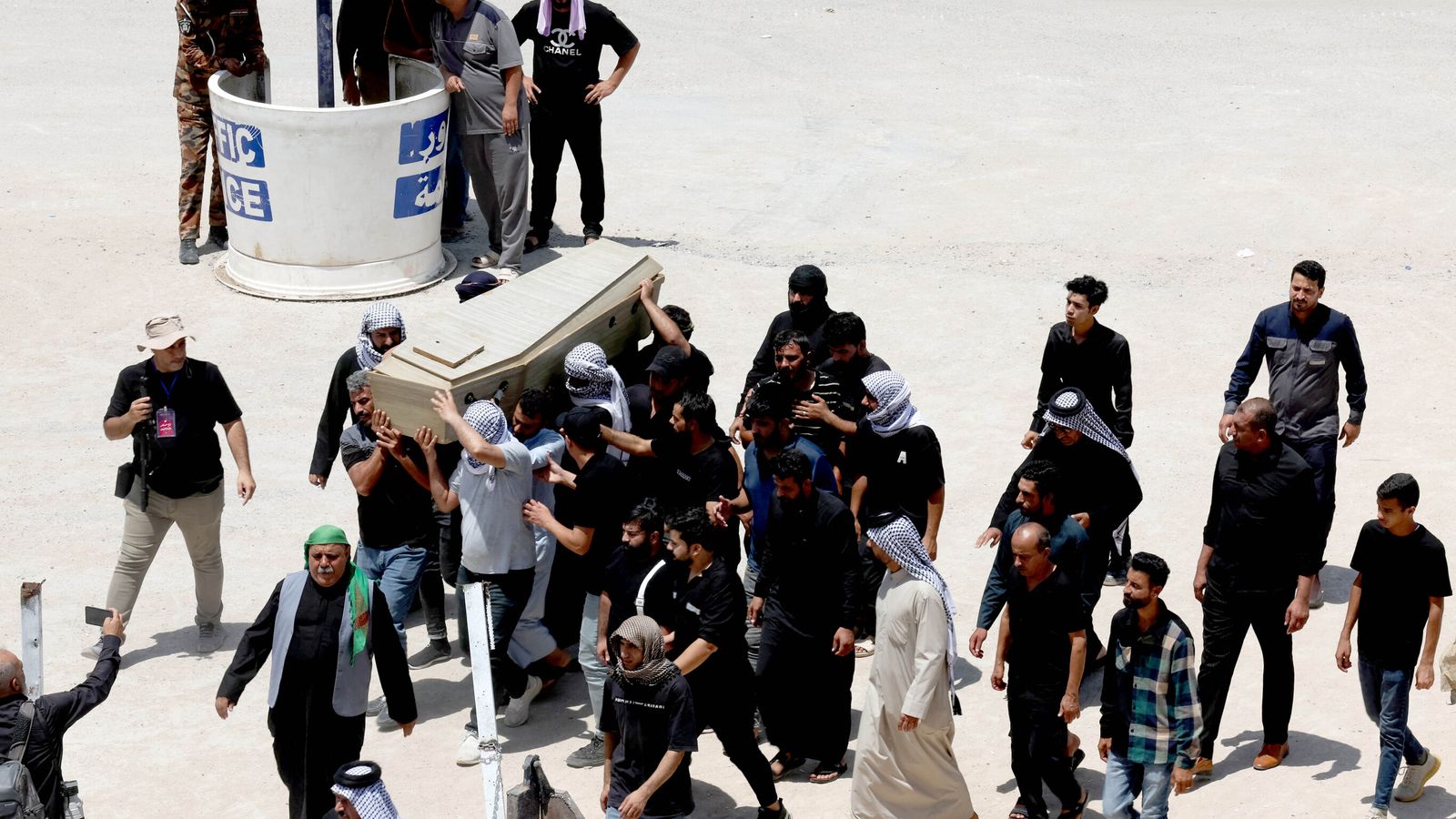Sixty-one dead and others missing after shopping centre fire in eastern ...