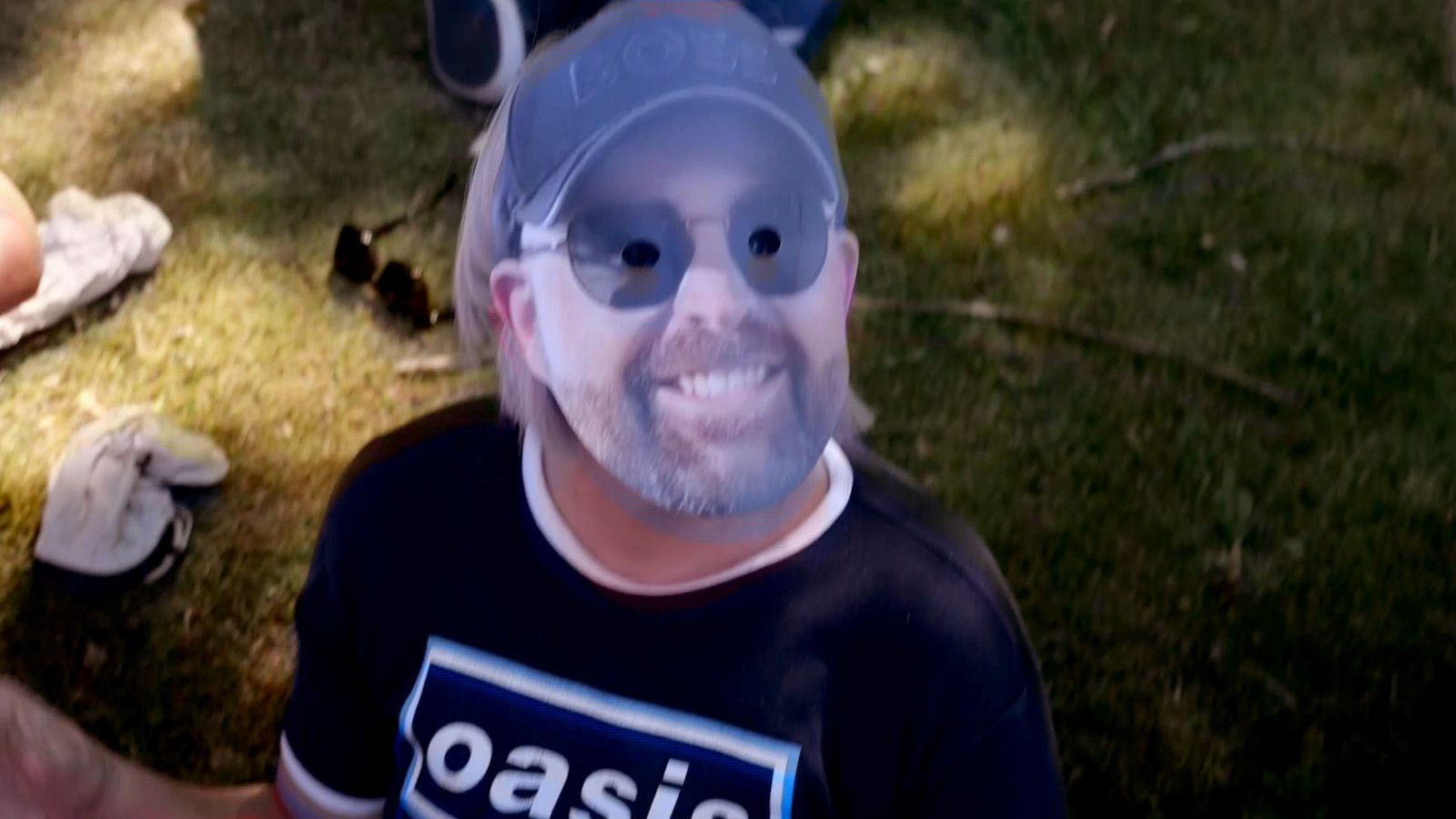 Oasis fans queue from 8am for the Gallaghers' homecoming gig in ...