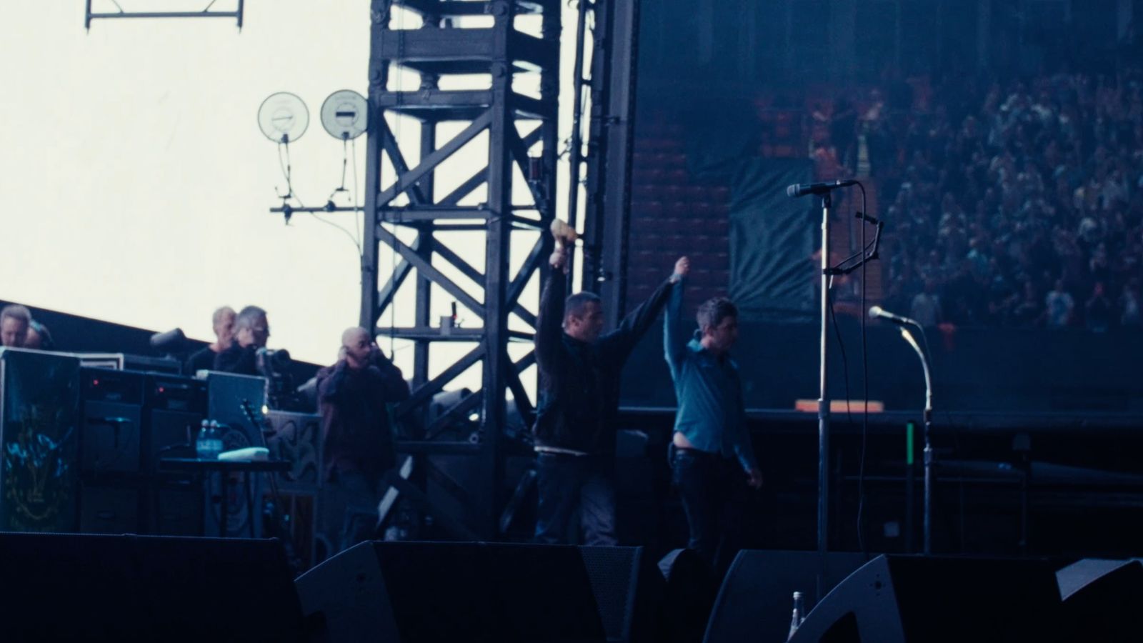 Gallagher brothers hold hands at start of worldwide Oasis tour | News UK Video News | Sky News