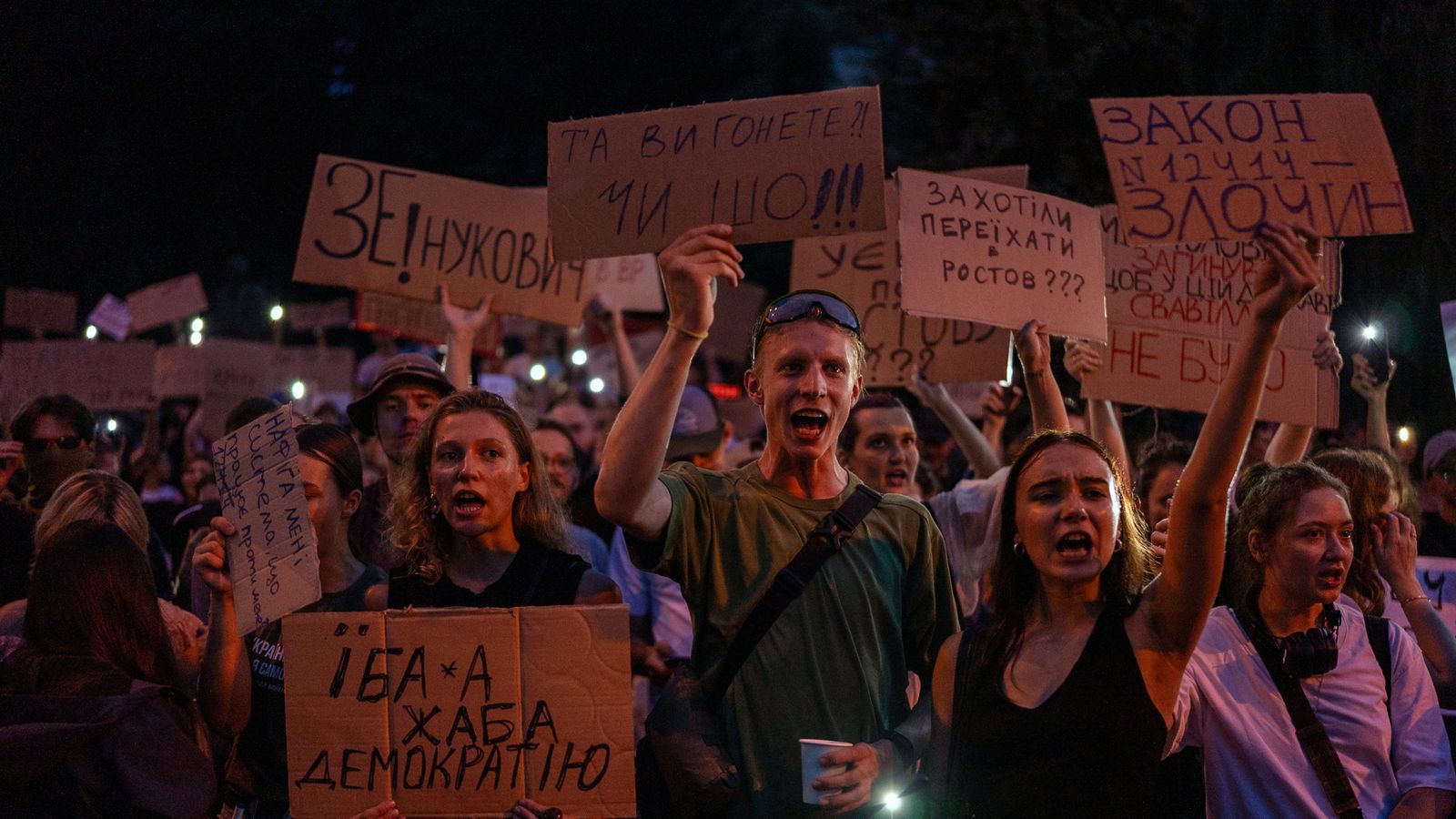 Ukraine: Protests erupt in Kyiv as Volodymyr Zelenskyy clamps down on ...