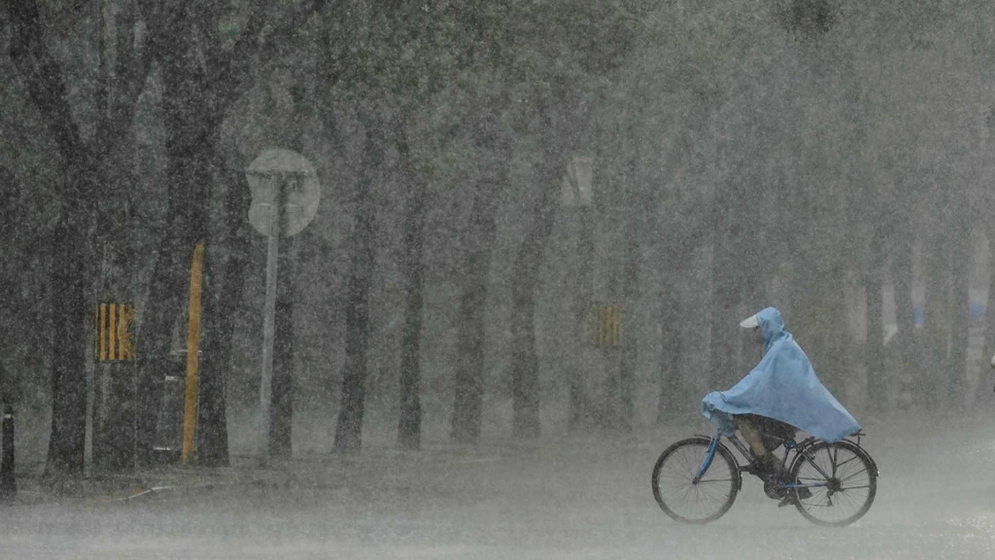 China floods: At least 30 killed in Beijing and 80,000 evacuated ...