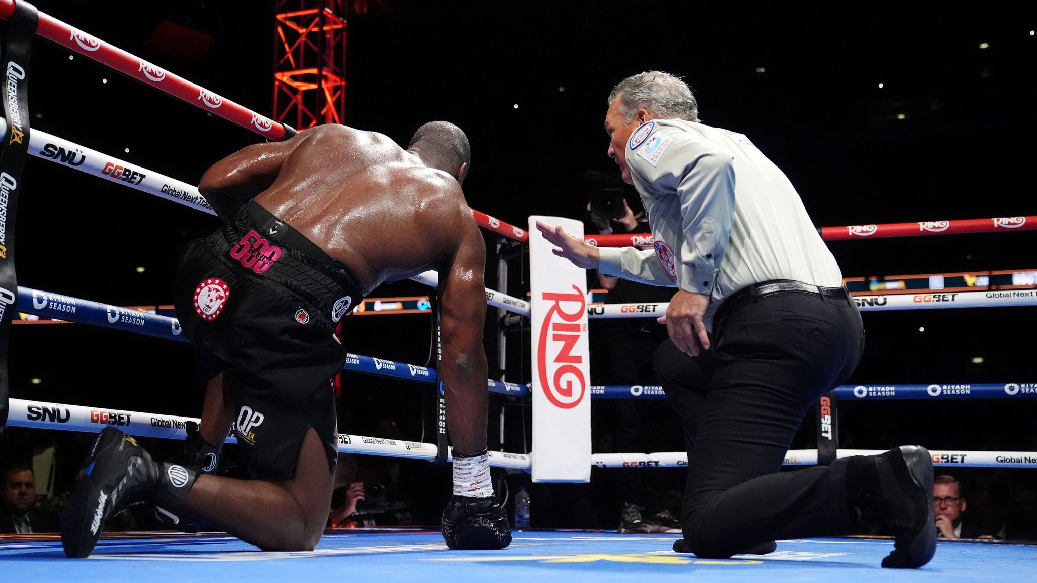 Ukraine's Oleksandr Usyk beats Daniel Dubois to become undisputed ...