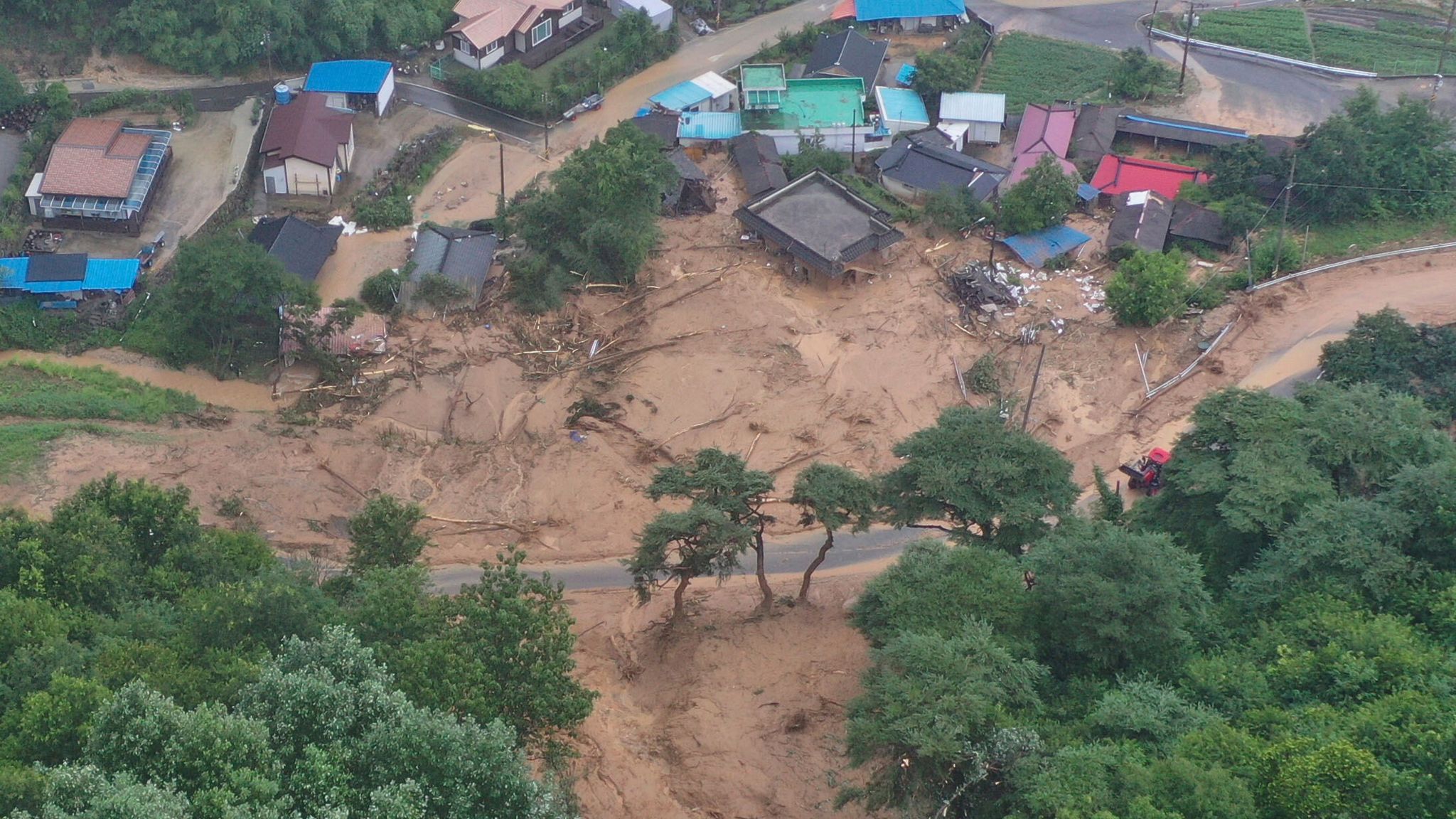 Seventeen people die in South Korea after torrential rain causes ...