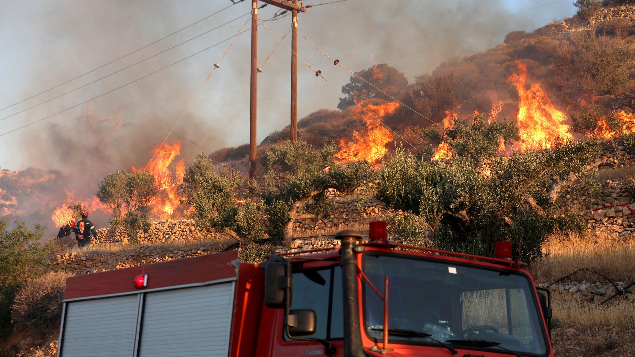 Greece: Wildfire tears through southern Crete - forcing more than 1,500 ...
