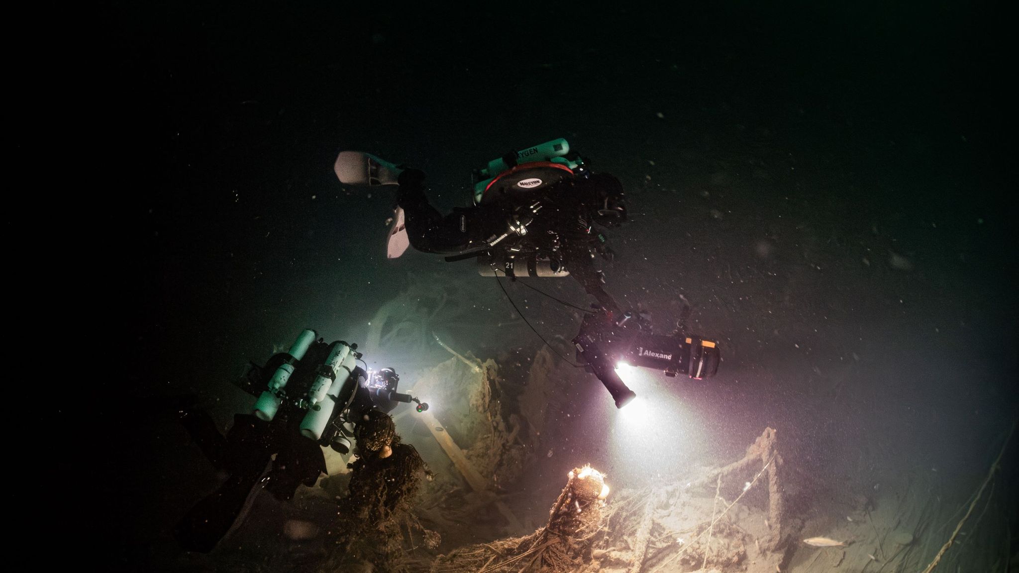 Divers discover Royal Navy warship HMS Nottingham 110 years after it ...