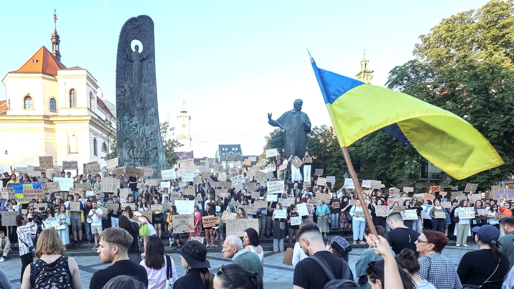 Demonstrations in Ukraine over controversial bill threatening anti ...