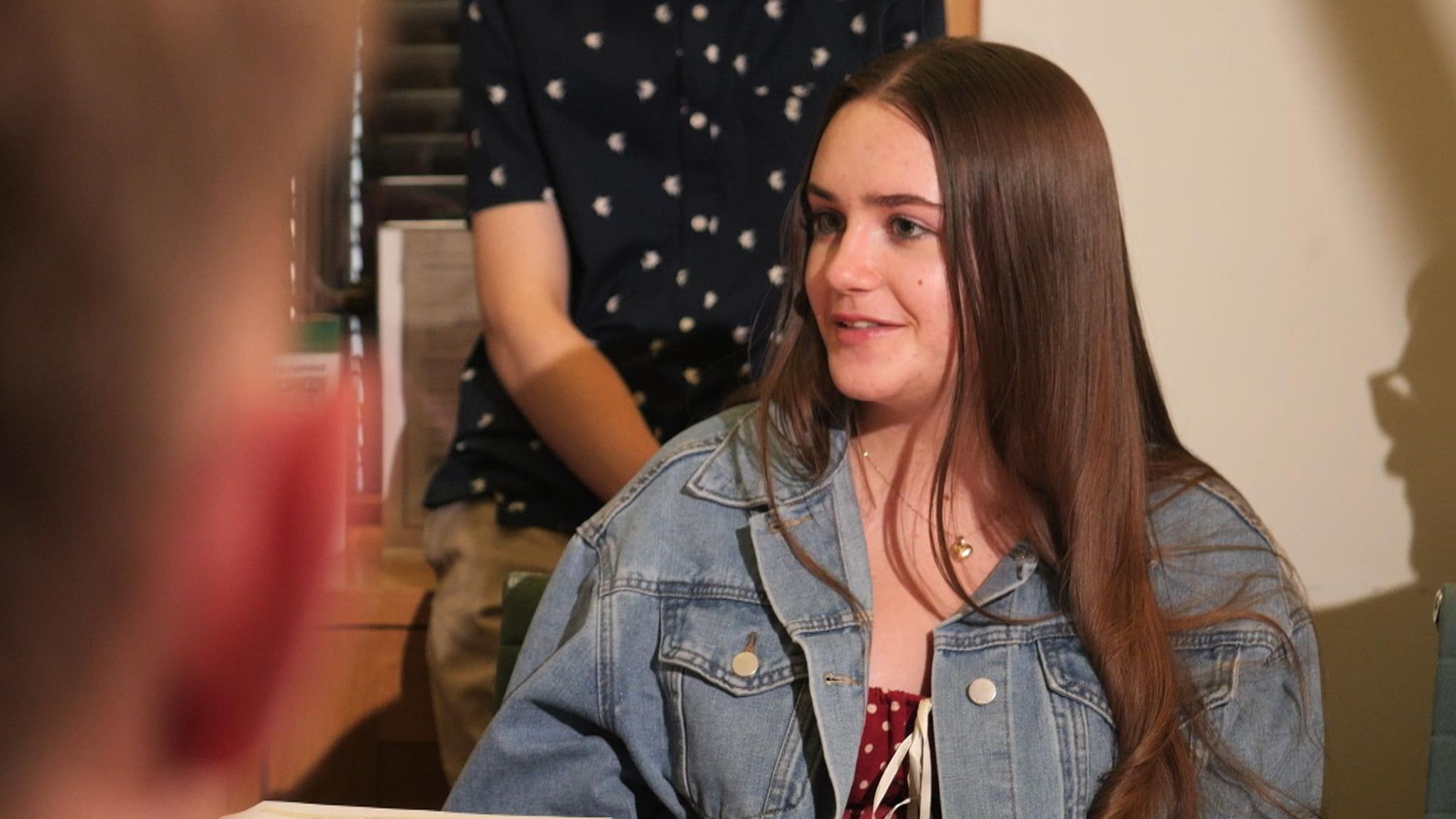 Two-hour screen time limit and curfews for children being considered by ...