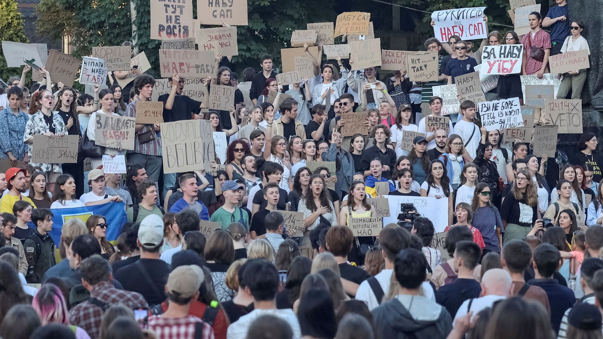 Demonstrations in Ukraine over controversial bill threatening anti ...